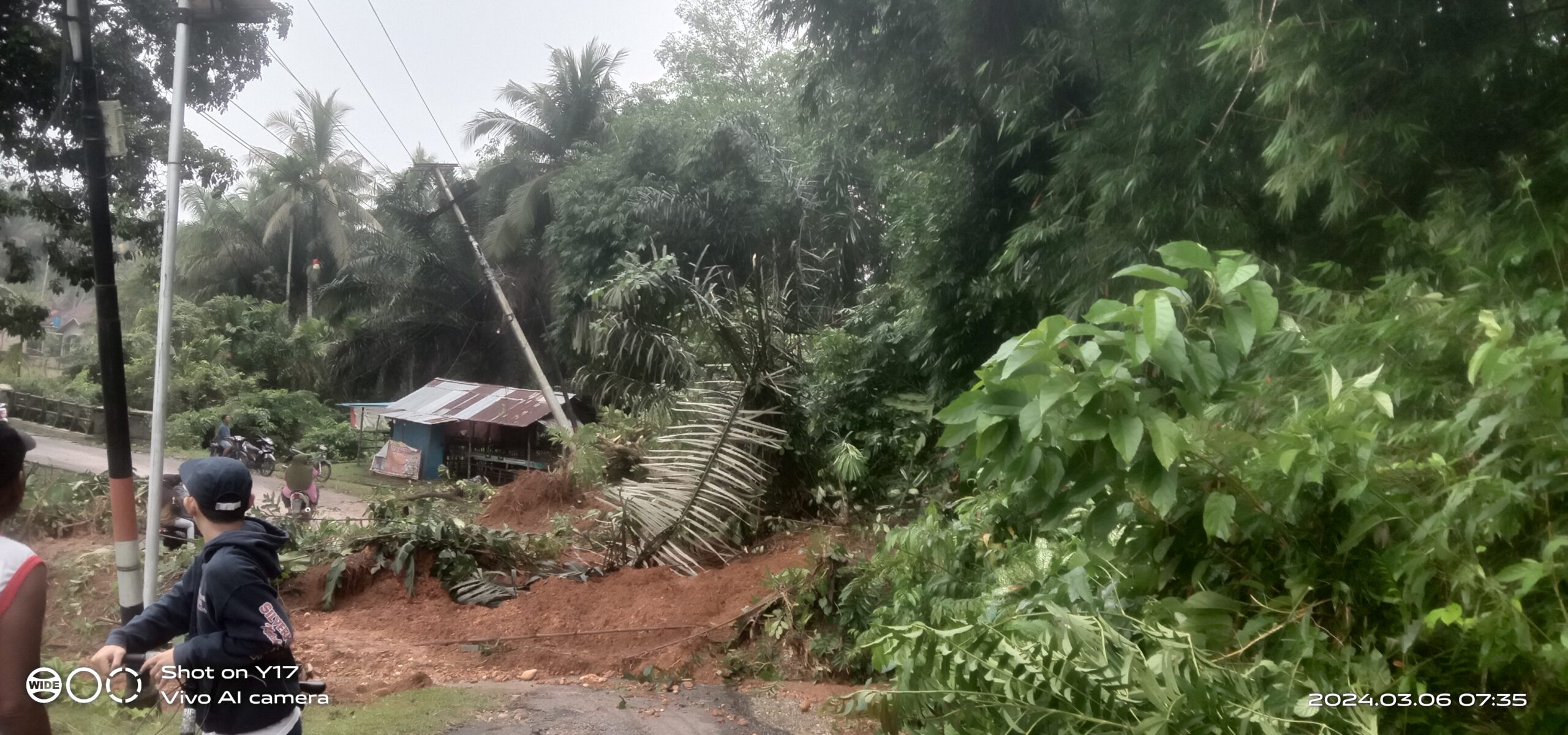 Kondisi Terkini Jalan Longsor Di Pulau Baru Kopah - Kilat Riau